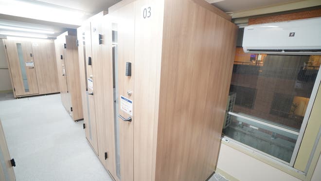 <ビズボ赤坂見附駅前No.5>【換気ファン付完全個室】10番出口1分🚃光回線Wi-Fi📶電源🔌テレワーク/ZOOM/作業の写真2