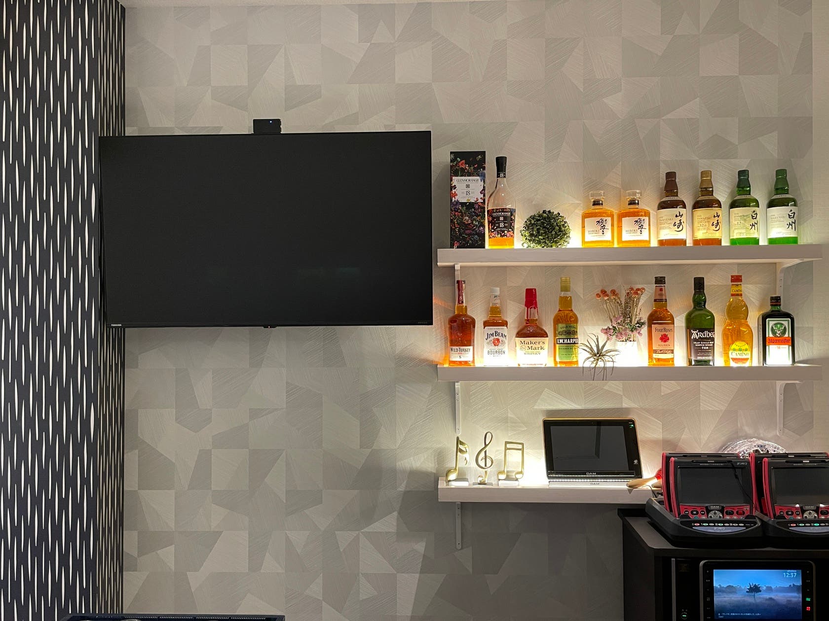 【新宿から電車で10分！】荻窪駅1分★カラオケBAR♬リピート多数！！白くて綺麗な内装で高級感がありピカピカです✨の写真10