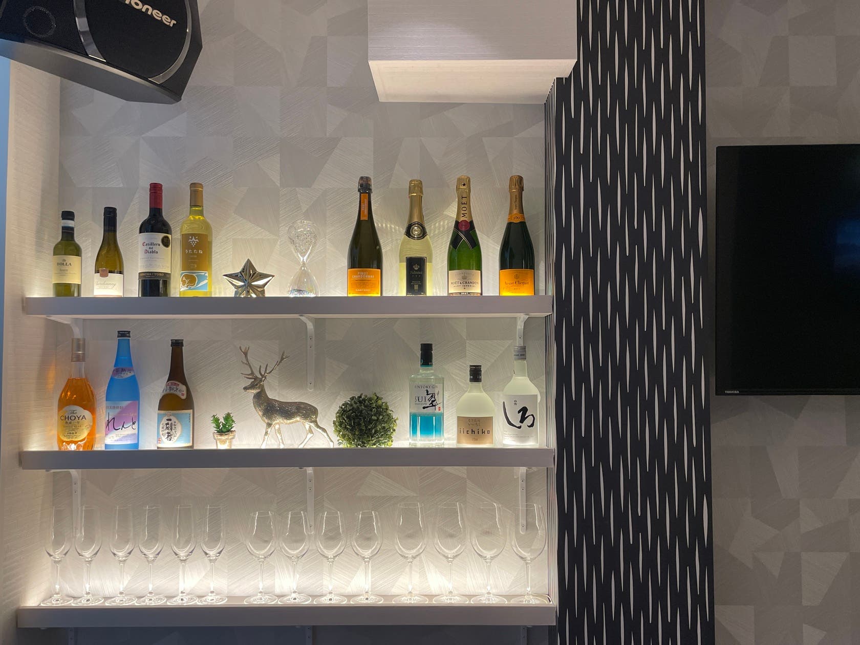 【新宿から電車で10分！】荻窪駅1分★カラオケBAR♬リピート多数！！白くて綺麗な内装で高級感がありピカピカです✨の写真12