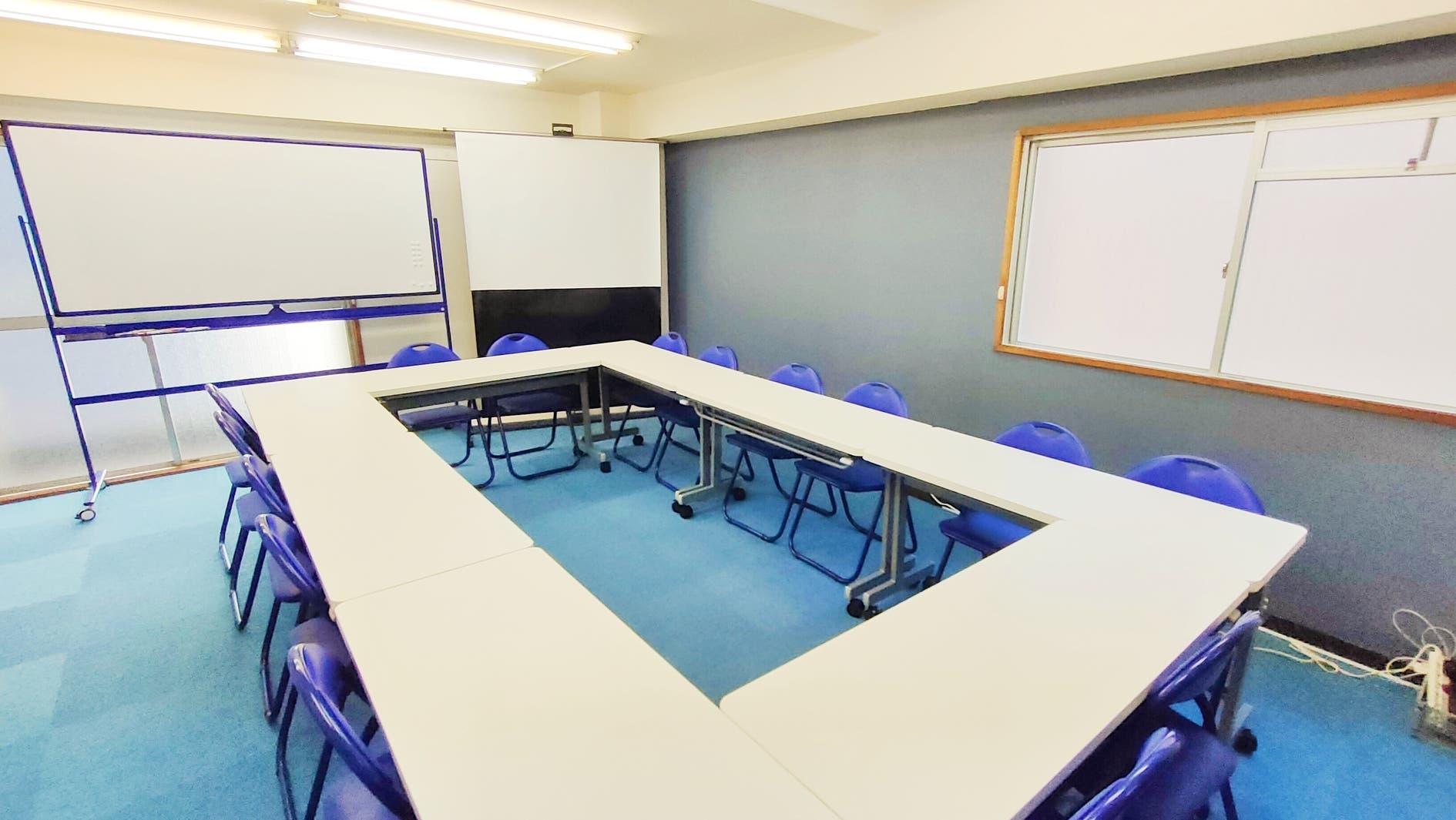 〈JOY博多3〉新規OPEN!【博多駅5分/定員20名】無料光Wi-Fi/大型ホワイトボード/プロジェクター&スクリーンの写真6