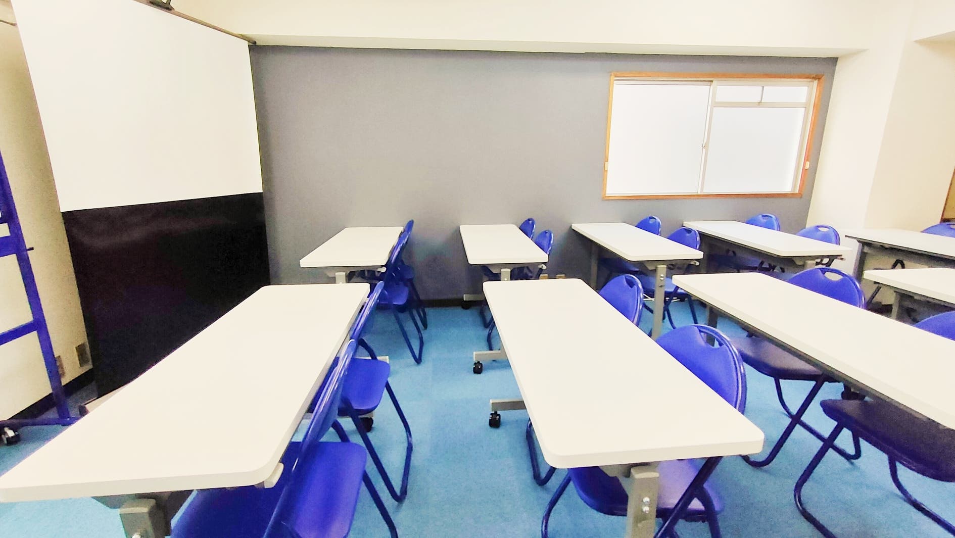 〈JOY博多3〉新規OPEN!【博多駅5分/定員20名】無料光Wi-Fi/大型ホワイトボード/プロジェクター&スクリーンの写真9