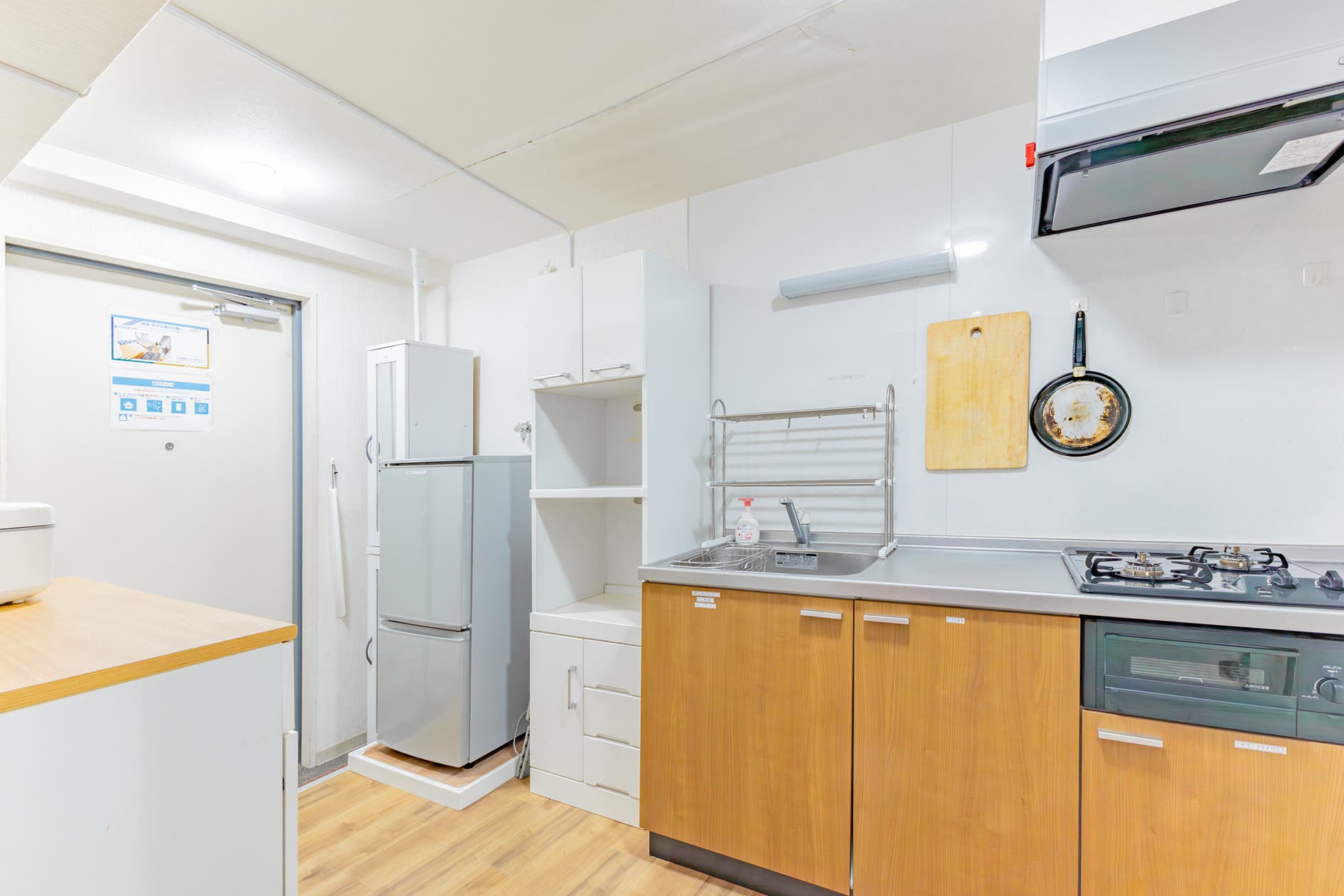 &lt;SN4&gt;最大16名🆗なんばスグ🚃タコ焼き器/ゴミ捨て無料✨Netflix/hulu視聴可🎬オーブンレンジ・ガスコンロありの写真9