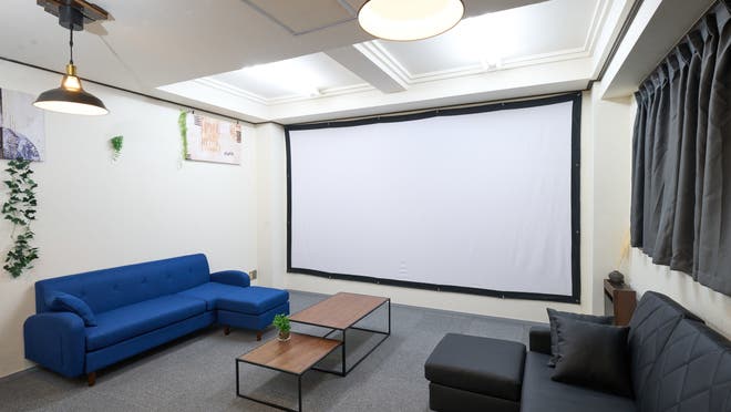 【20名収容】平塚駅西口徒歩5分! 特大スクリーン有!贅沢な空間で特別な一日を:湘南エリアのレンタルスペース!の写真13