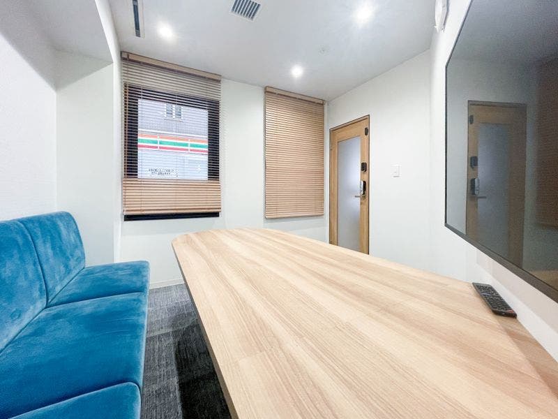 【高田馬場駅徒歩3分】モニター・高速Wi-Fi完備🌼5名会議室✨オープンラウンジ併設で来客対応にも◎の写真4