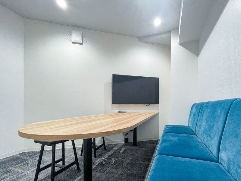 【高田馬場駅徒歩3分】モニター・高速Wi-Fi完備🌼5名会議室✨オープンラウンジ併設で来客対応にも◎の写真3