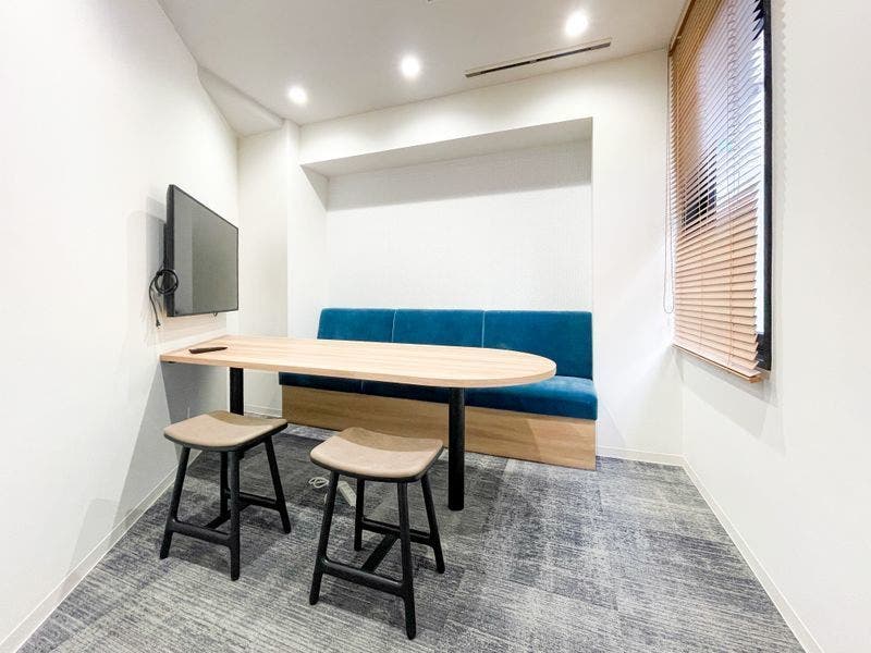 【高田馬場駅徒歩3分】モニター・高速Wi-Fi完備🌼5名会議室✨オープンラウンジ併設で来客対応にも◎の写真1