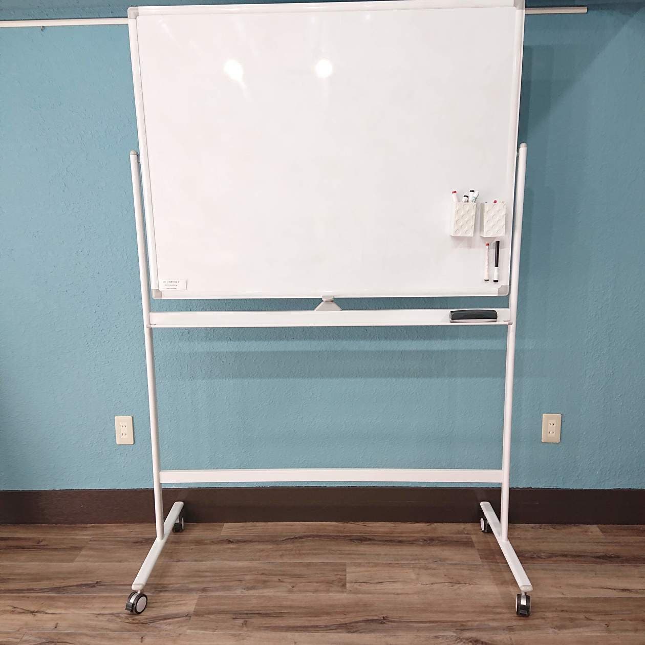 【御堂筋線江坂駅徒歩５分！２０名利用可！】Wi-Fi無料　綺麗でおしゃれな室内　南向きの明るいスペースの写真6