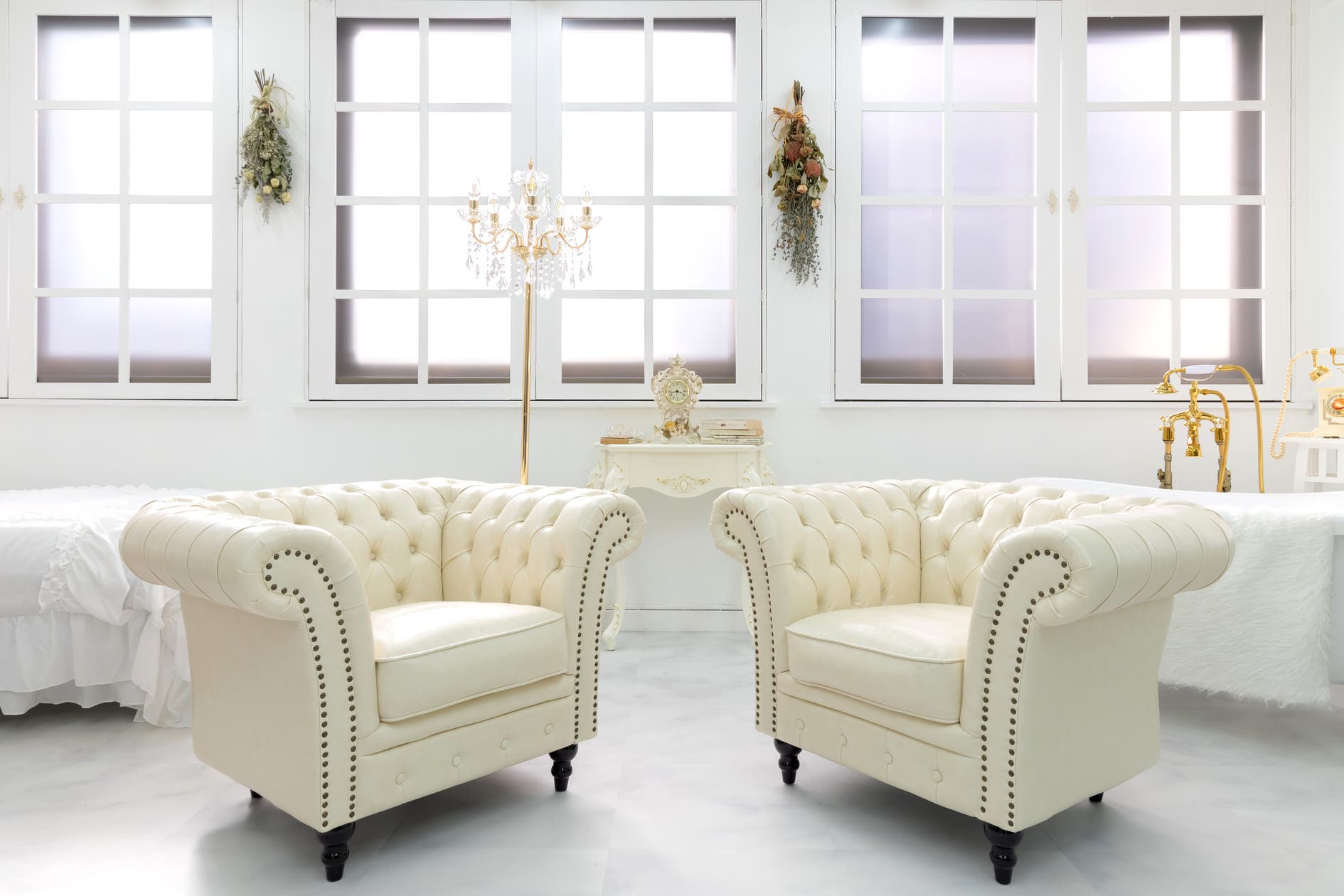 【花溢れる白の世界】大型ドライフラワー・かすみ草｜天蓋ベッド｜猫足バスタブ｜階段｜撮影機材無料の写真9