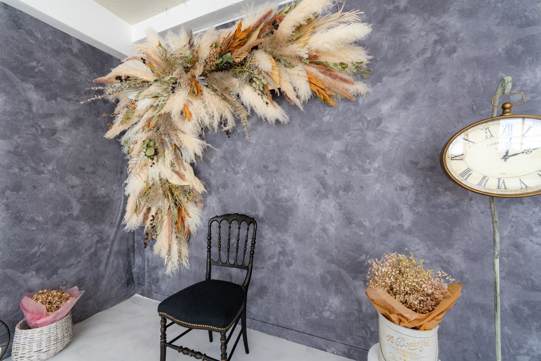 【花溢れる白の世界】大型ドライフラワー・かすみ草｜天蓋ベッド｜猫足バスタブ｜階段｜撮影機材無料の写真8