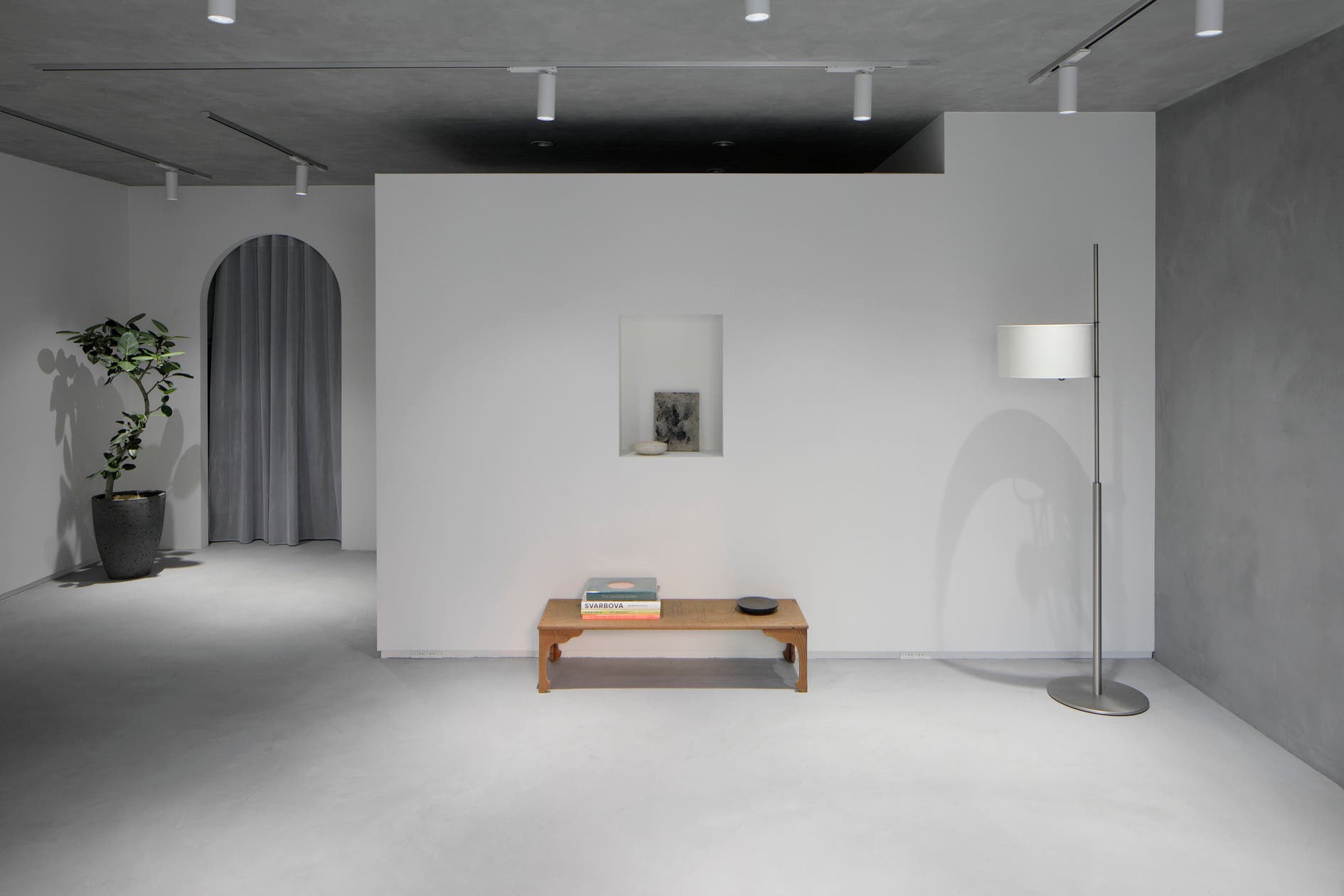 【原宿9分/北参道2分/】１階／白壁／コンクリ壁床／商品撮影／インタビュー取材場所／フォトスタジオ／インタビューの写真1