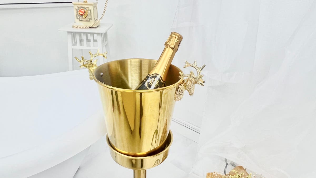 【花溢れる白の世界】大型ドライフラワー・かすみ草｜天蓋ベッド｜猫足バスタブ｜階段｜撮影機材無料の写真14