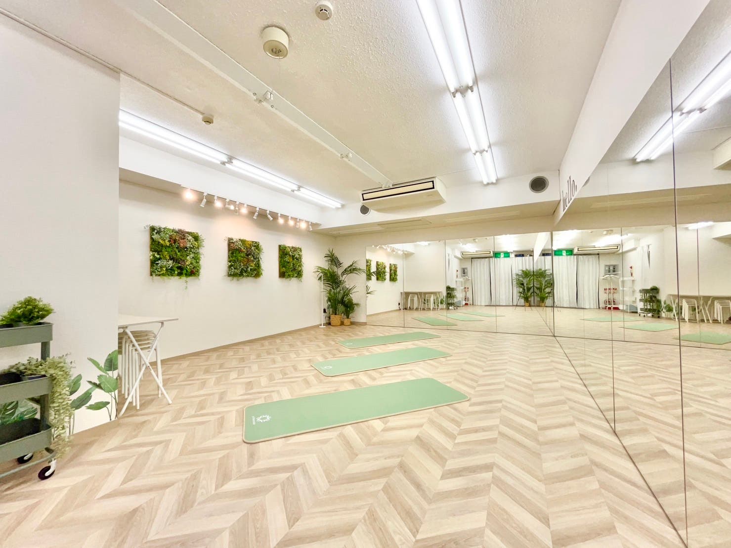 NEW!【早稲田駅3分】2面大型鏡計約12m／広々45㎡スタジオでダンス・ヨガ・コスプレ・撮影・演劇・楽器演奏可！飲食可🍷の写真4