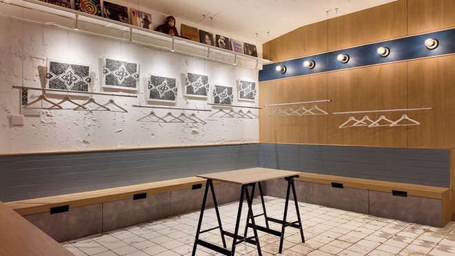 乃木坂徒歩6分/ 1F路面 / カフェカウンターのある展示スペースの写真3