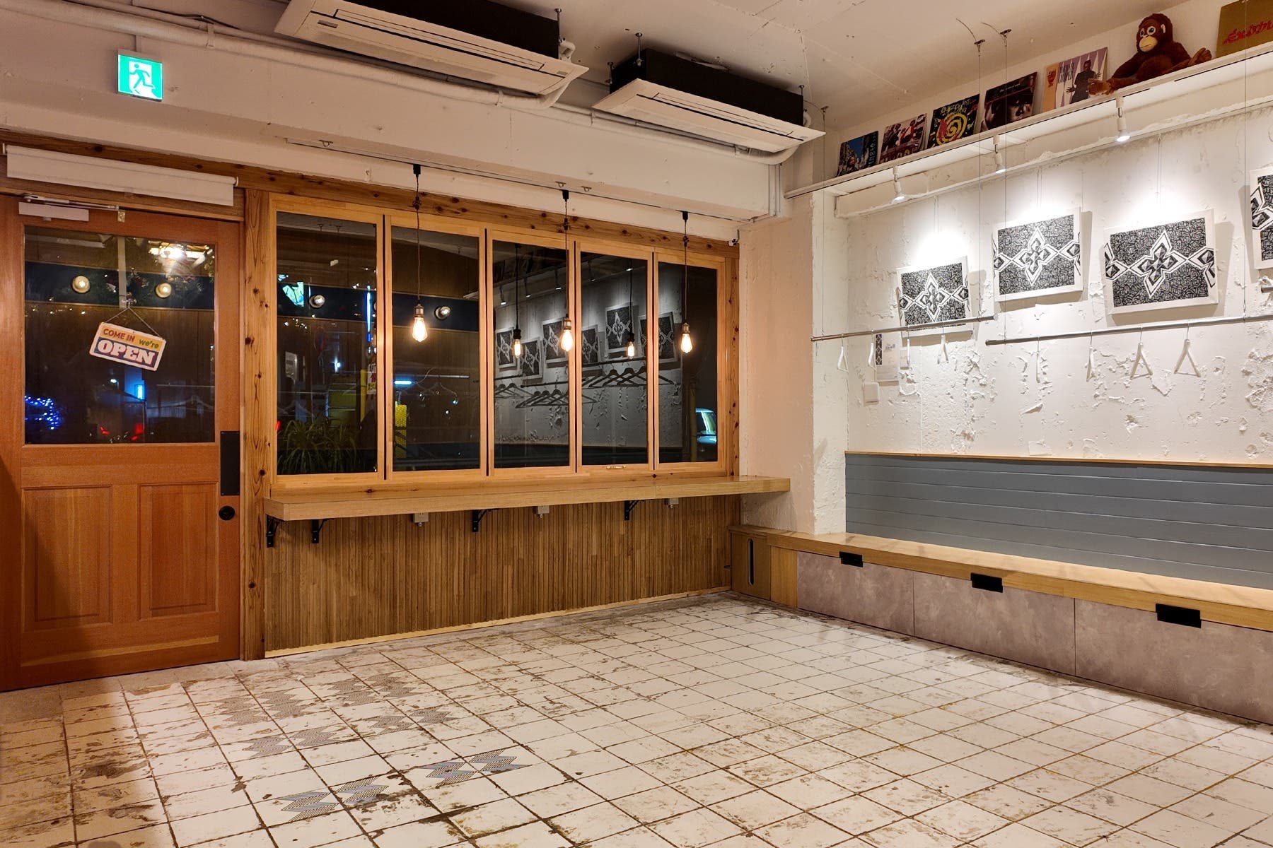 乃木坂徒歩6分/ 1F路面 / カフェカウンターのある展示スペースの写真7