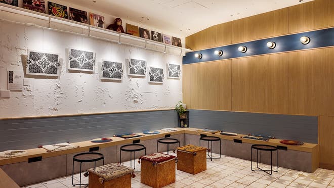 乃木坂徒歩6分/ 1F路面 / カフェカウンターのある展示スペースの写真8