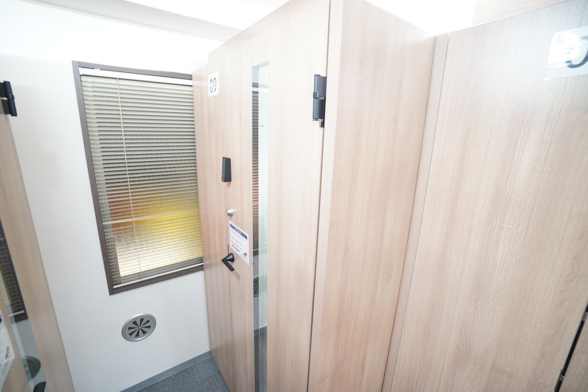 ＜ビズボ神田南口No.1＞【換気ファン付完全個室】神田駅徒歩2分🚃光回線Wi-Fi📶電源🔌テレワーク/作業の写真10