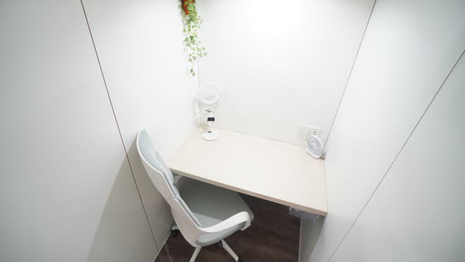 <ビズボ神田南口No.3>【換気ファン付完全個室】神田駅徒歩2分🚃光回線Wi-Fi📶電源🔌テレワーク/作業の写真6