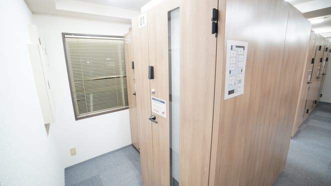 <ビズボ神田南口No.6>【換気ファン付完全個室】神田駅徒歩2分🚃光回線Wi-Fi📶電源🔌テレワーク/作業の写真7