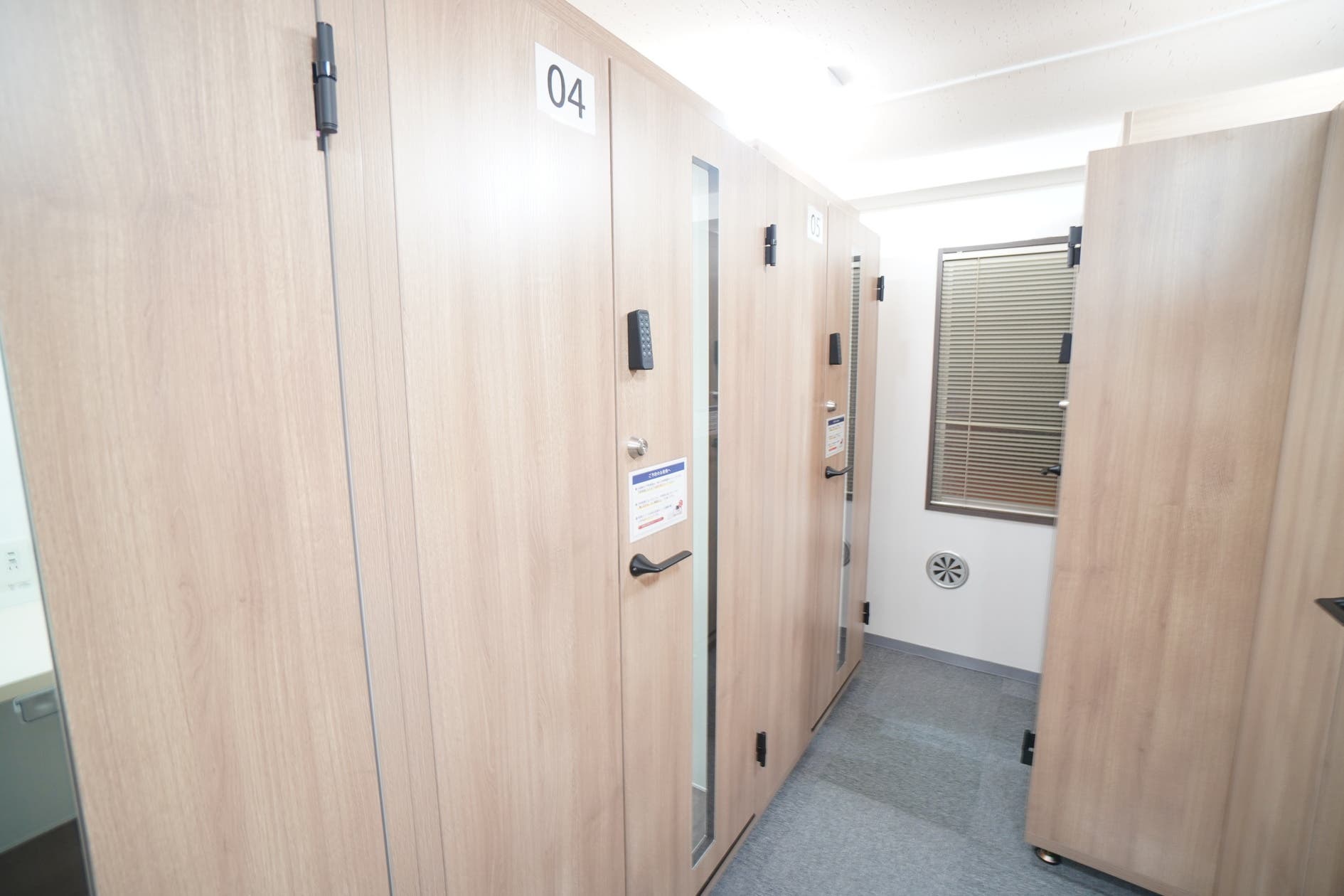 ＜ビズボ神田南口No.6＞【換気ファン付完全個室】神田駅徒歩2分🚃光回線Wi-Fi📶電源🔌テレワーク/作業の写真8