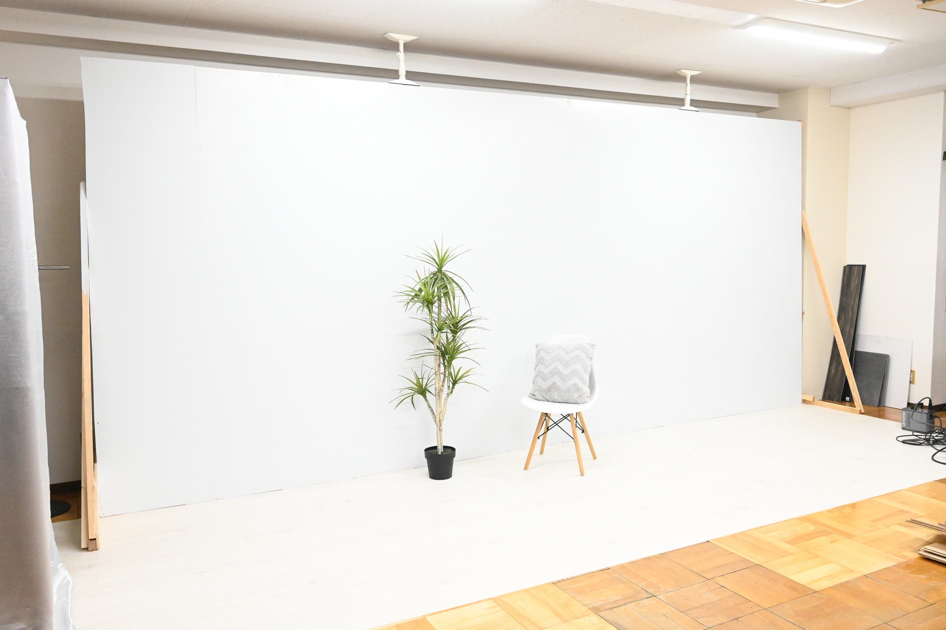 【宇都宮駅より車で5分】🎊広々70㎡で自然光◎🎉最大20名利用可✨駐車場10台有り✨バス停より徒歩10秒でアクセス◎の写真6