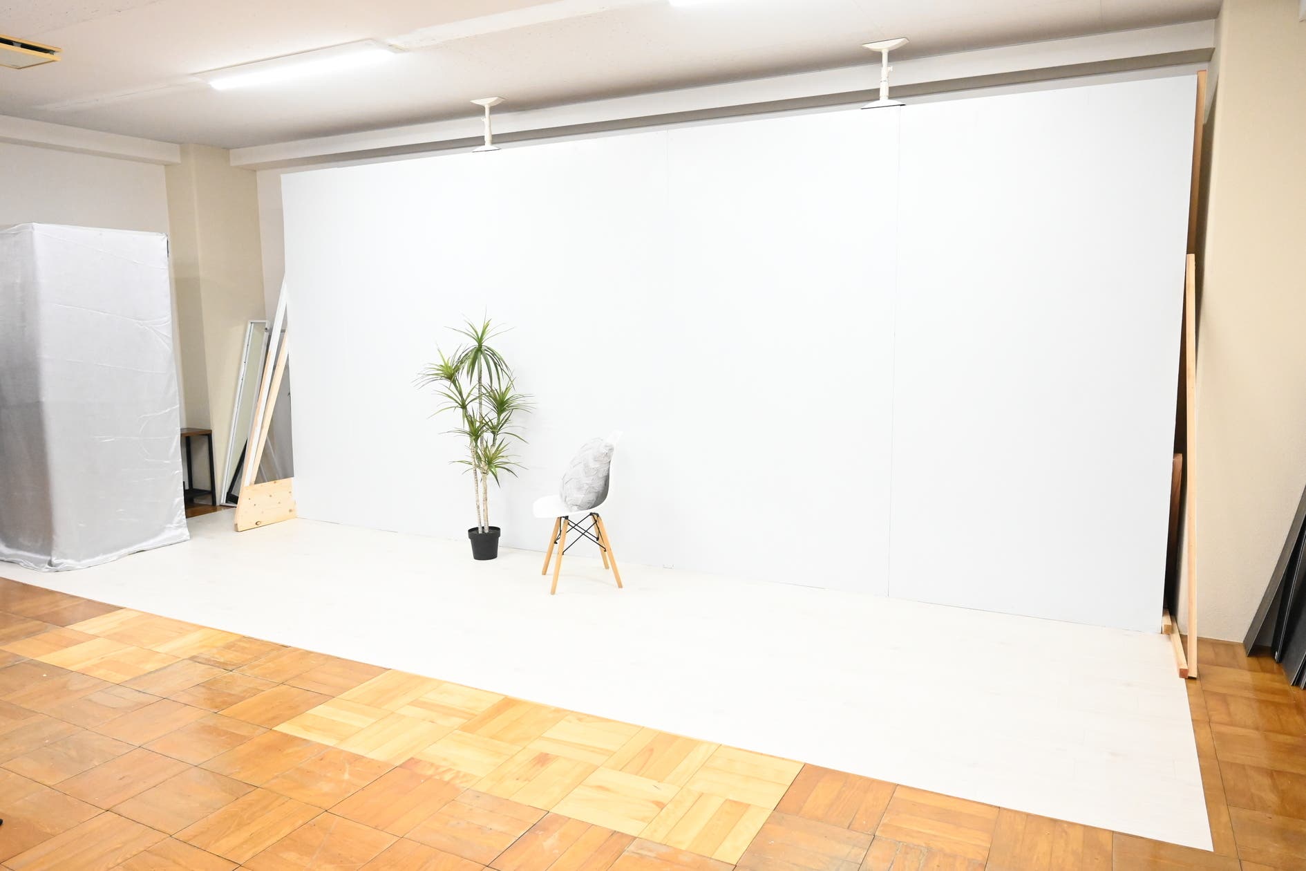 【宇都宮駅より車で5分】🎊広々70㎡で自然光◎🎉最大20名利用可✨駐車場10台有り✨バス停より徒歩10秒でアクセス◎の写真7