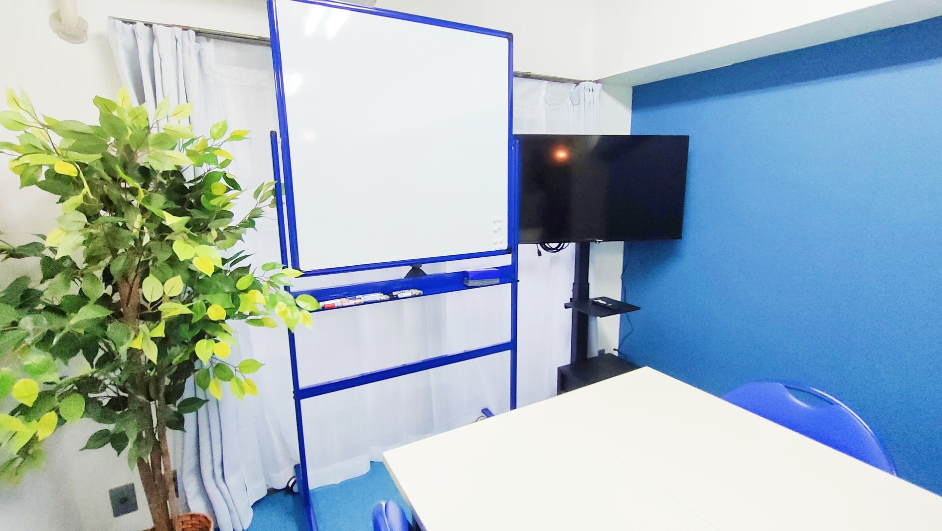 〈トーカン博多3〉新規OPEN！【博多駅5分/最大16名】会議/セミナー/コワーキング/高速Wi-Fi/モニター/ホワイトボードの写真9