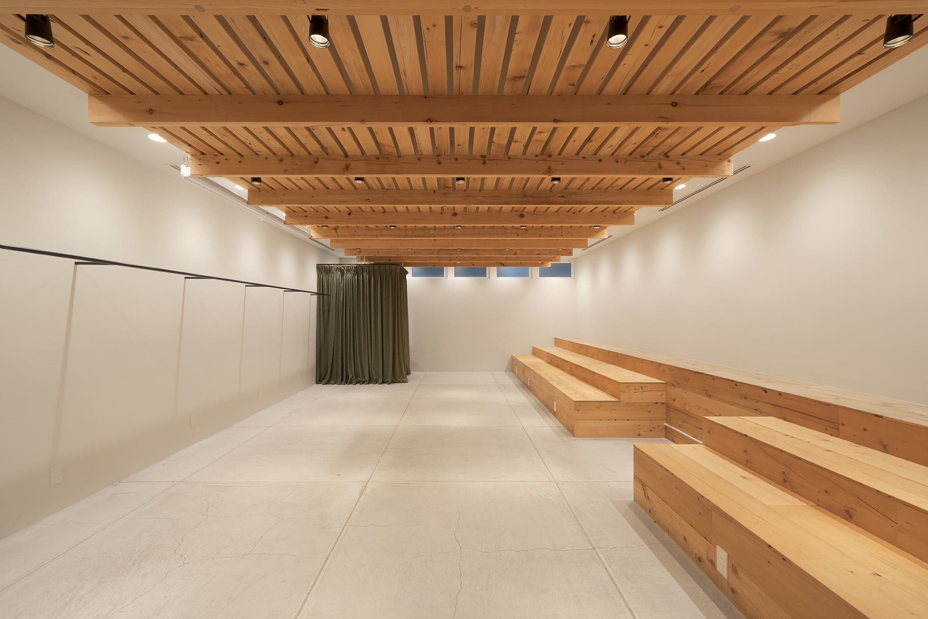 【渋谷駅8分】SLOTH GALLERY ギャラリー 元アパレル店舗区画で展示会、イベント、撮影、ワークショップ、研修、セミナーの写真1