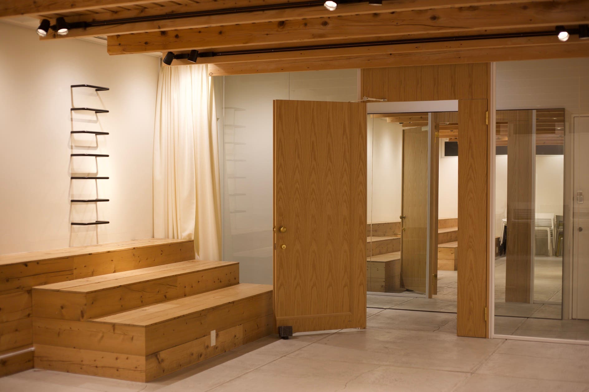 【渋谷駅8分】SLOTH GALLERY ギャラリー 元アパレル店舗区画で展示会、イベント、撮影、ワークショップ、研修、セミナーの写真4