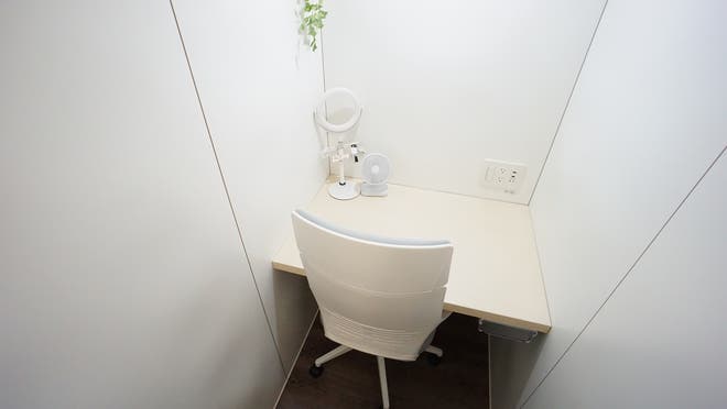 <ビズボ大手町駅前No.2>【換気ファン付完全個室】大手町駅徒歩4分🚃光回線Wi-Fi📶電源🔌テレワーク/ZOOMの写真1