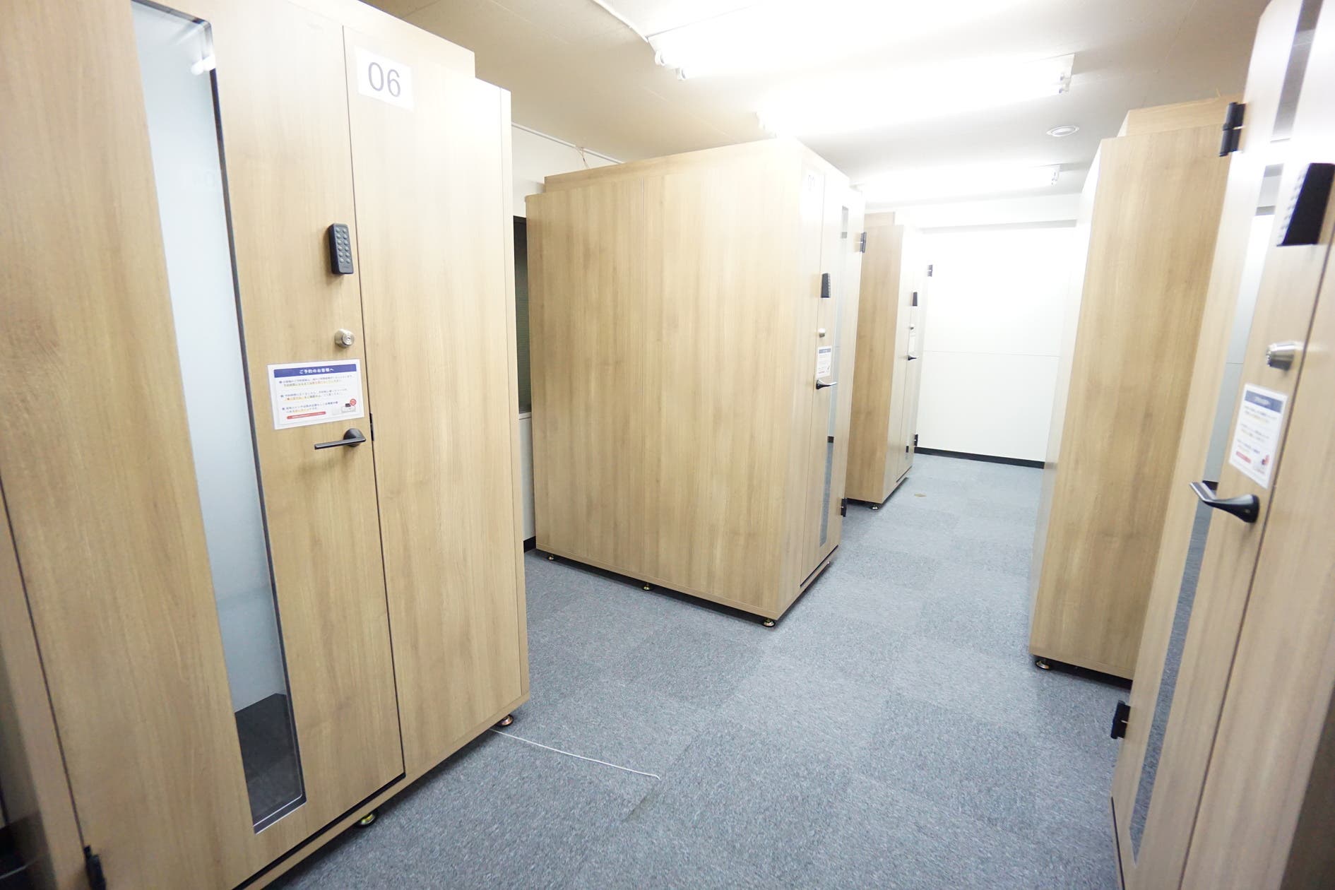 ＜ビズボ大手町駅前No.2＞【換気ファン付完全個室】大手町駅徒歩4分🚃光回線Wi-Fi📶電源🔌テレワーク/ZOOMの写真5