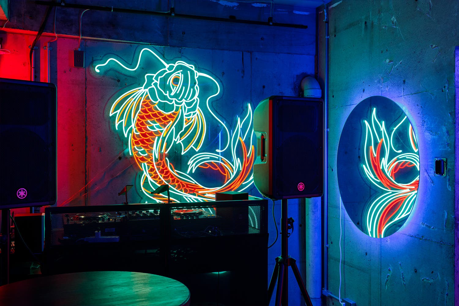 渋谷から一駅 池尻大橋駅徒歩3分 ネオンと音響が魅力のサイバーパンクなDJバーの写真7