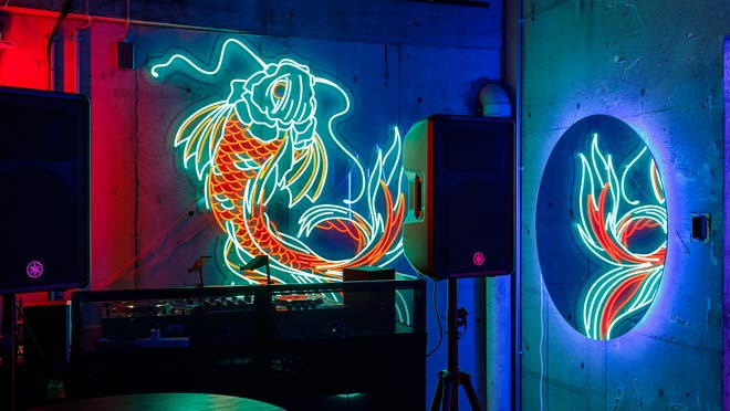 渋谷から一駅 池尻大橋駅徒歩3分 ネオンと音響が魅力のサイバーパンクなDJバーの写真7