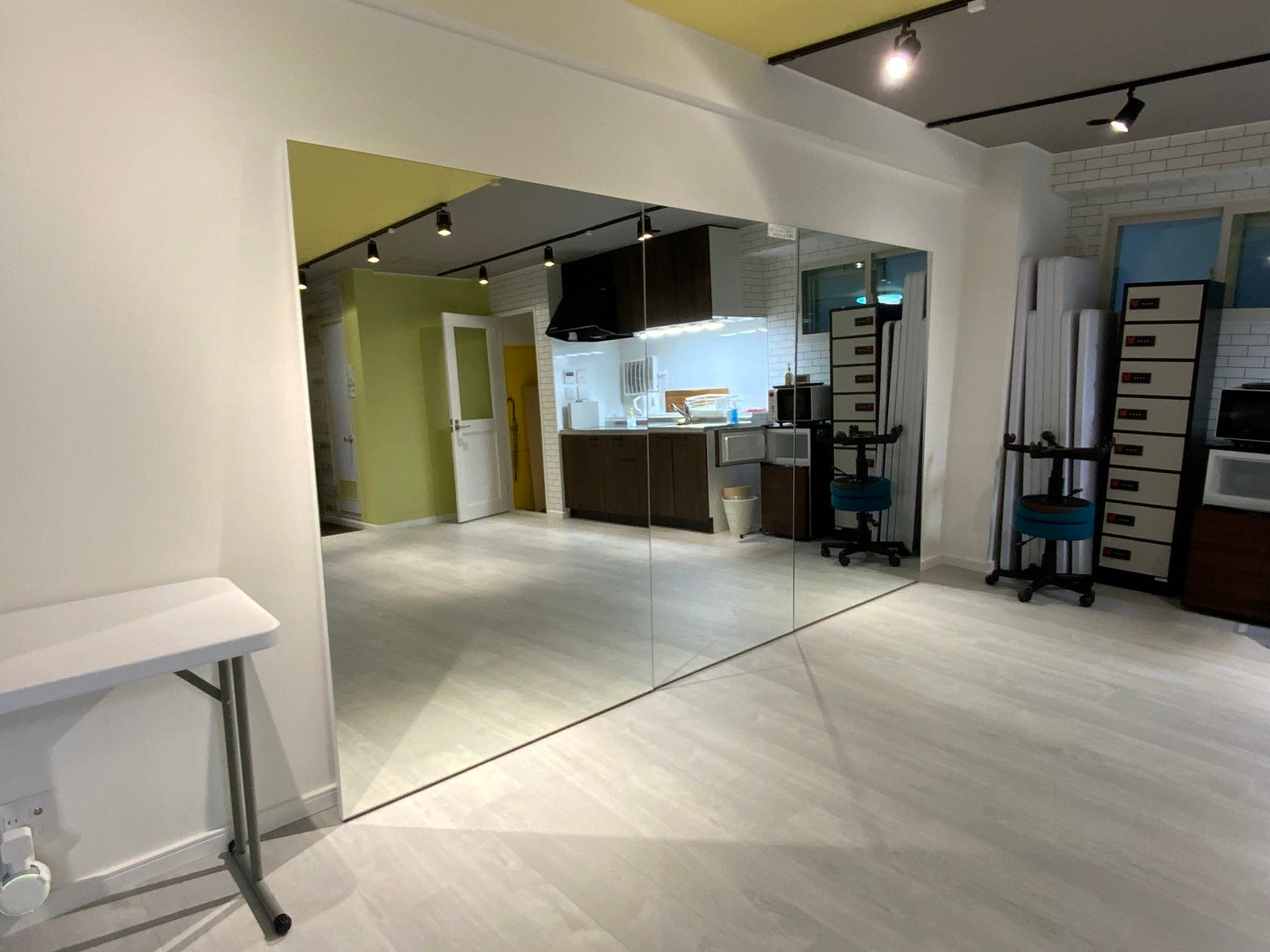 【ダンスミラーあり】204床暖土禁人気のスペースの写真11