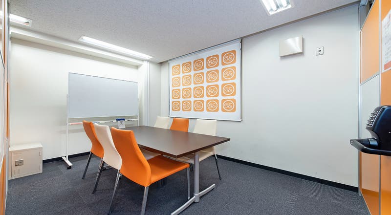 ⭐️【6名会議室】横浜駅から徒歩4分！⭐️スタッフ常駐のため安心してご利用いただけます！✨Wi-Fi有り