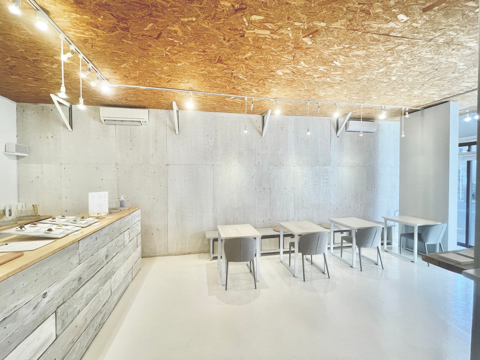 【清澄白河・森下駅徒歩6分】天高3M・奥行9M・天然木100%の真っ白カフェ空間の写真5