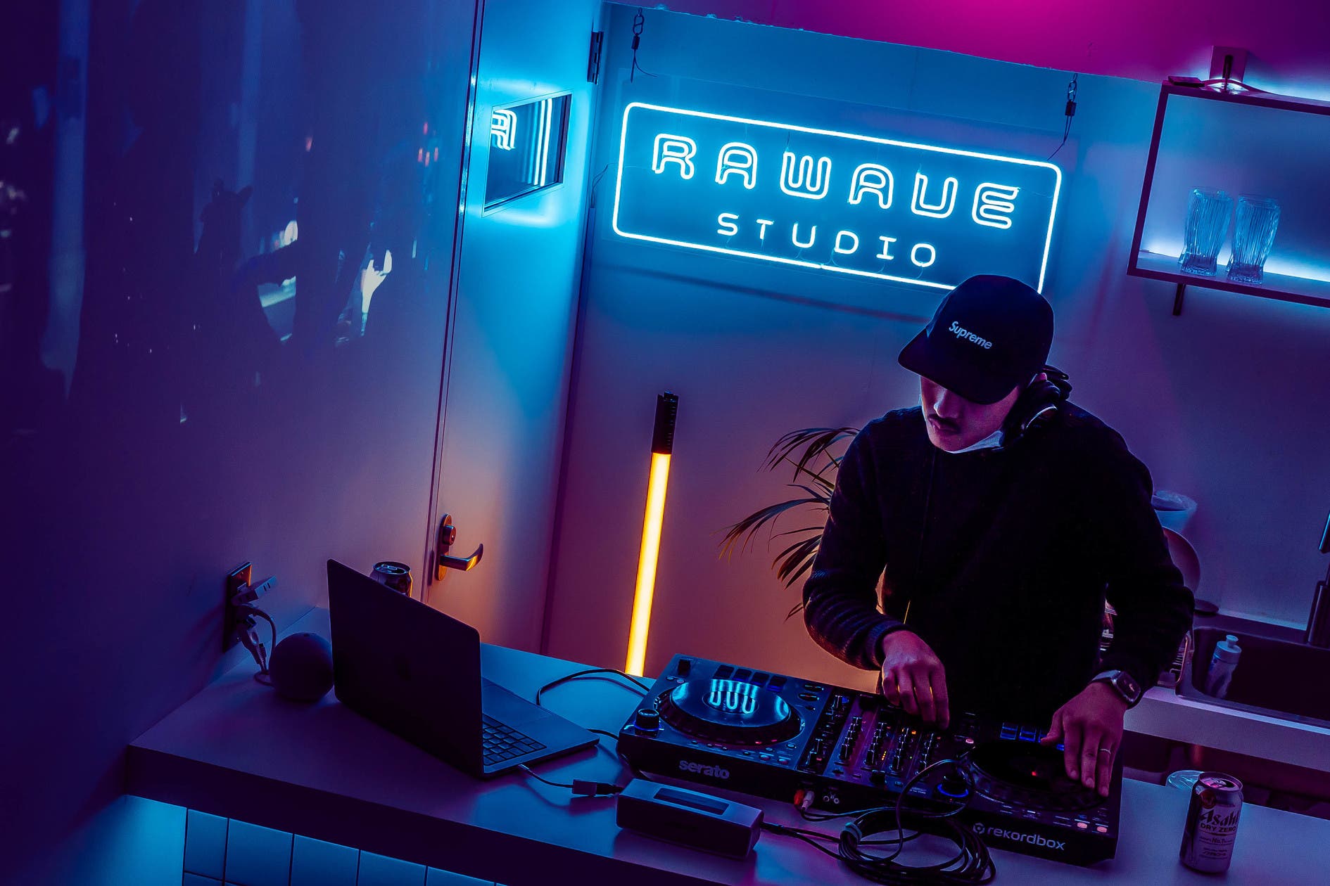 "RETRO FUTURE"や"CYBER PUNKをテーマにしたスペース【RAWAVEスタジオ】の写真16