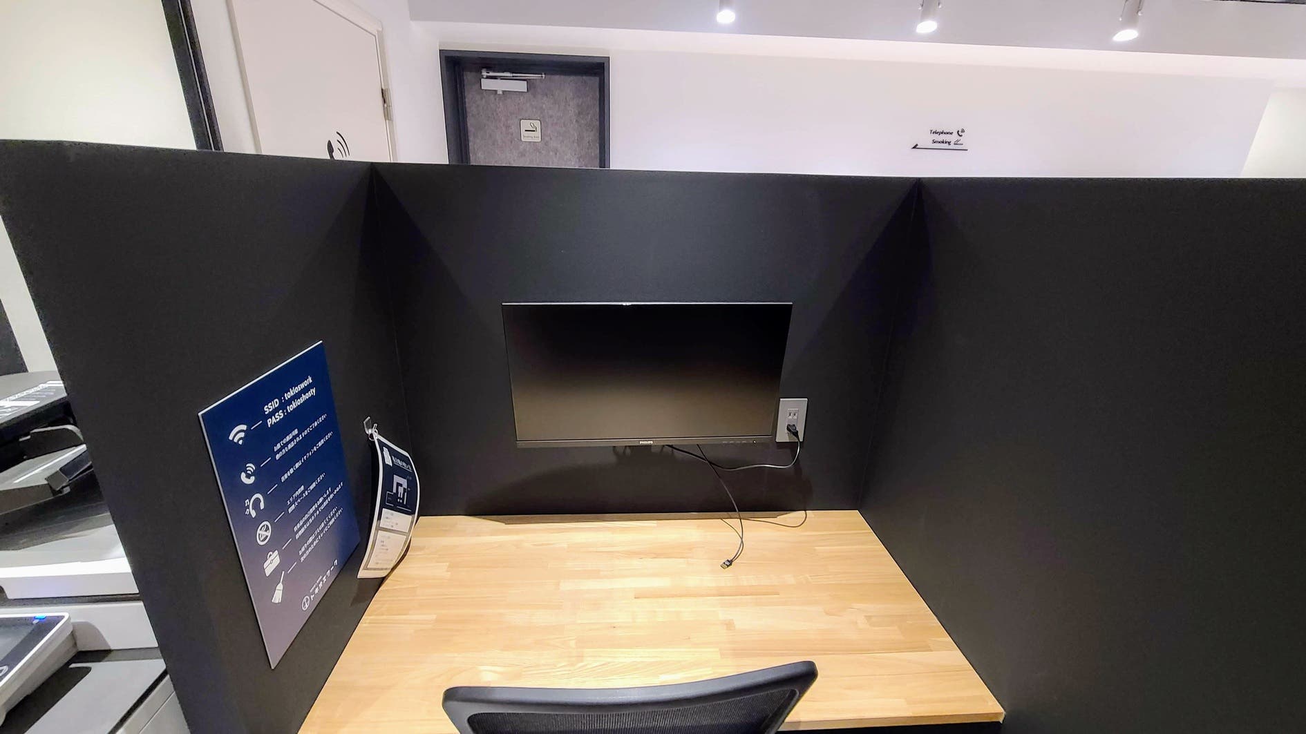 王子駅から徒歩5分圏内の個人ブース！リモートワークに最適なモニター付き！【ブースNo.7】の写真2