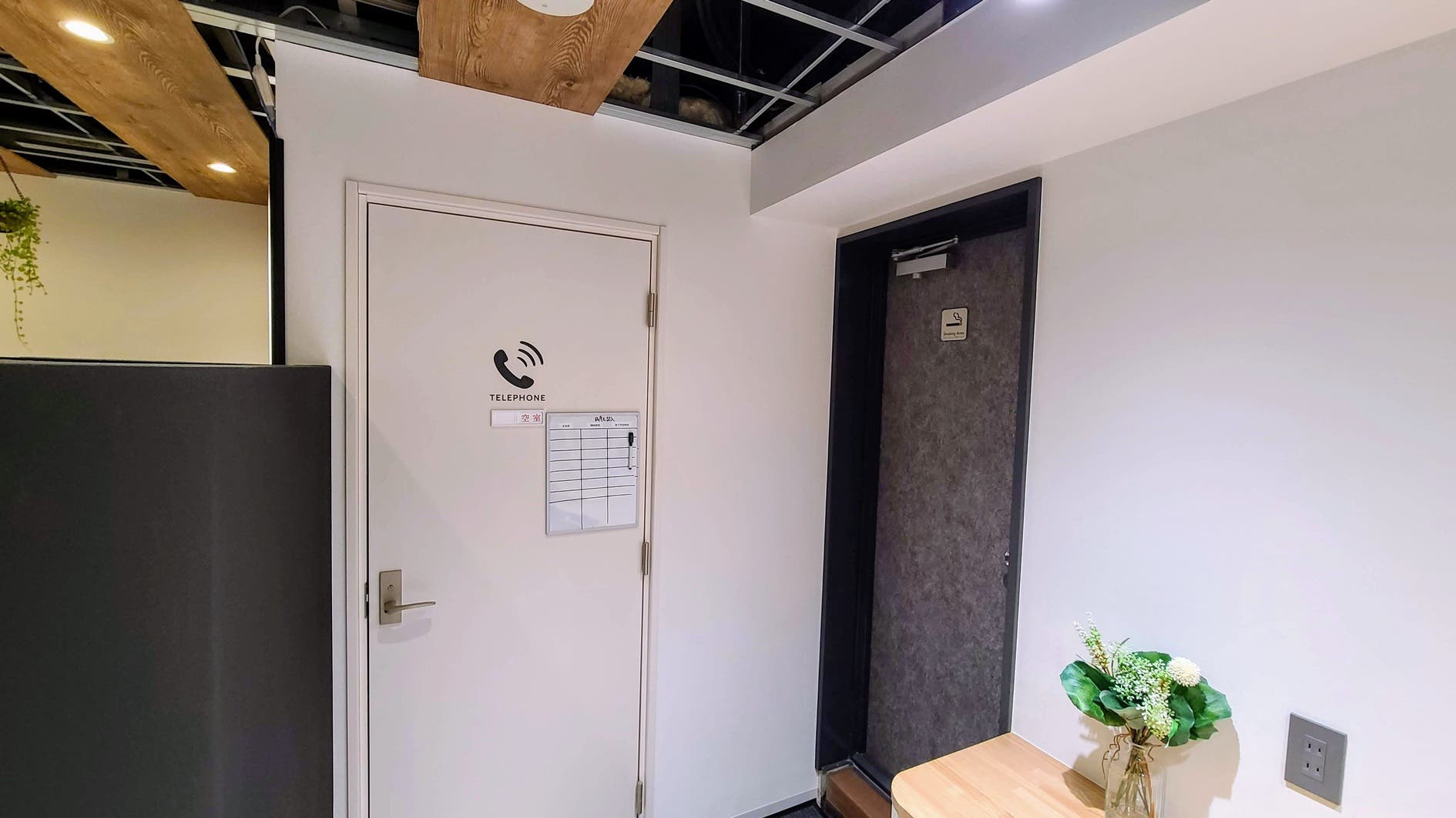 王子駅から徒歩5分圏内の個人ブース！リモートワークに最適なモニター付き！【ブースNo.7】の写真3