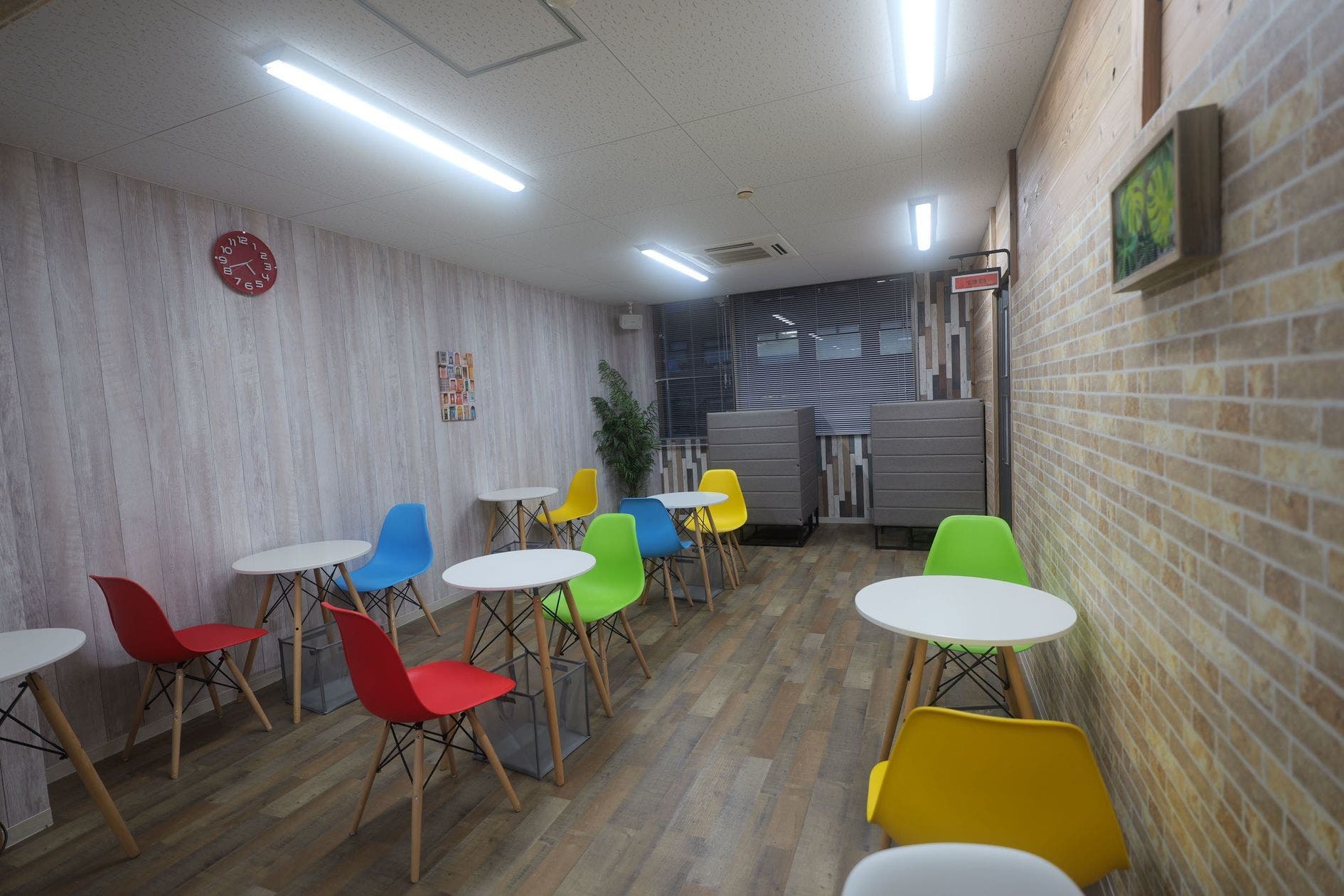 【駅近】緑地公園駅前のドロップイン可能なコワーキングスペースの写真2