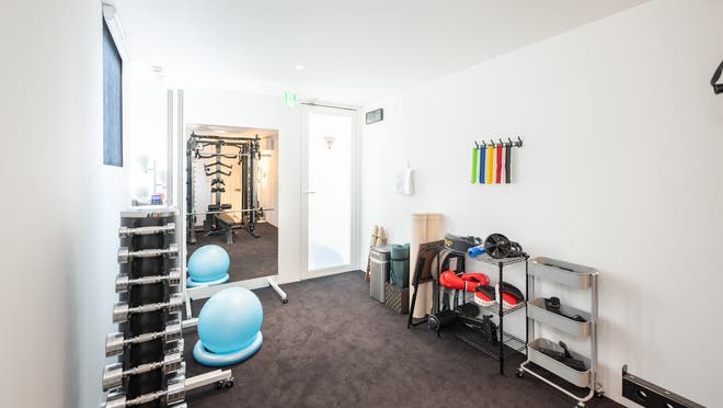 【築地駅30秒/新富町駅2分】1日1回スタッフ完全清掃のハイクオリティレンタルジムの写真3