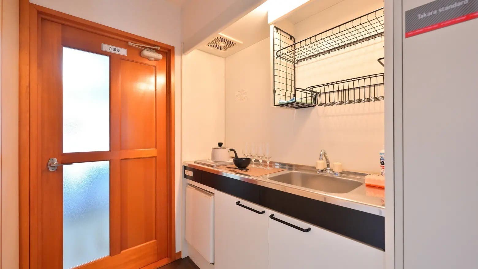 【JR浜松駅南口徒歩1分！8名利用可！】モニター・WiFi・PC・ゲーム機無料！ふれあい貸し会議室 浜松B シン・浜松スペースの写真5