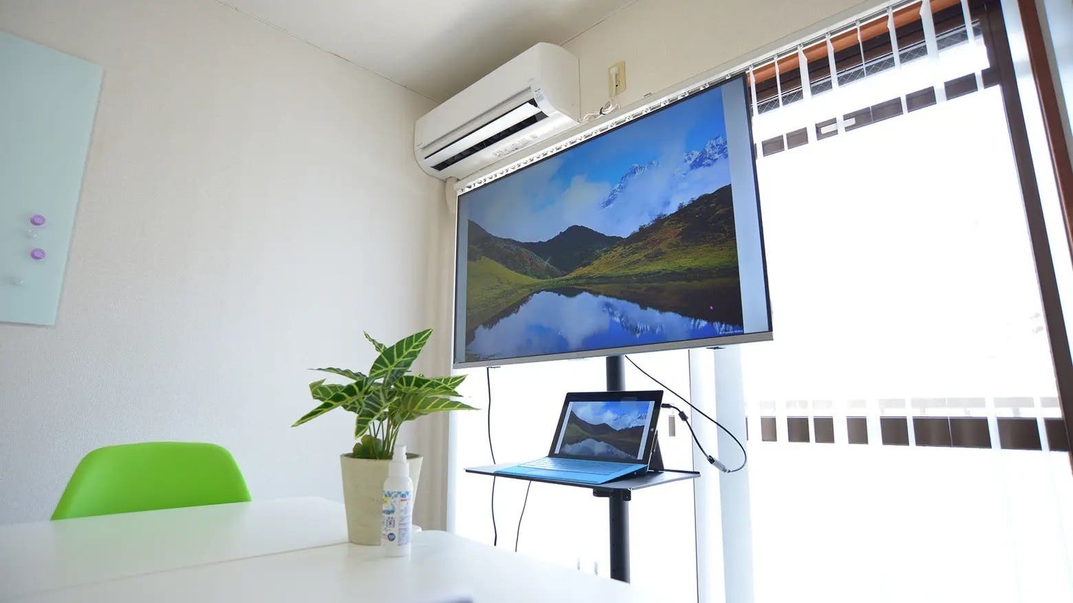 【JR浜松駅南口徒歩1分！8名利用可！】モニター・WiFi・PC・ゲーム機無料！ふれあい貸し会議室 浜松B シン・浜松スペースの写真6