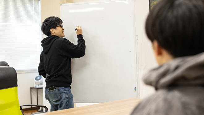 【宇都宮駅より車で5分】🎊最大30名利用可!広々70㎡✨駐車場10台以上有り✨バス停徒歩10秒でアクセス◎のマルチ会議室の写真2
