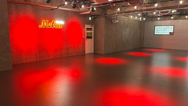 「Aスタジオ」綱島駅東口から徒歩2分の好立地!舞台並みの照明設備を完備した、オシャレで広い!撮影やリハーサルに最適なスタジオの写真2