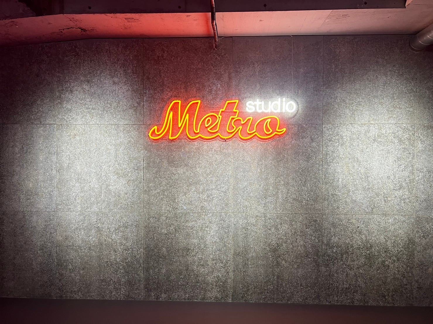 「Aスタジオ」綱島駅東口から徒歩2分の好立地！舞台並みの照明設備を完備した、オシャレで広い！撮影やリハーサルに最適なスタジオの写真5