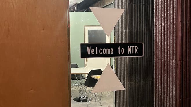 「Aスタジオ」綱島駅東口から徒歩2分の好立地!舞台並みの照明設備を完備した、オシャレで広い!撮影やリハーサルに最適なスタジオの写真9