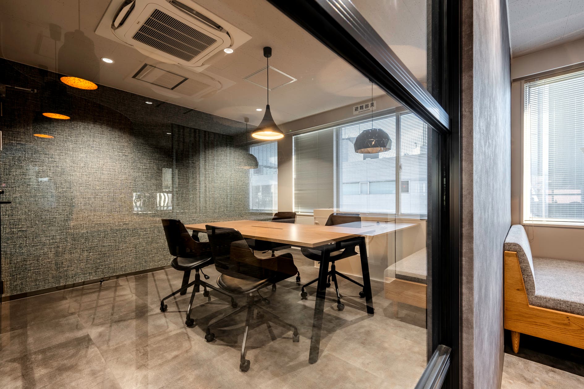 スペモ🏰会議💻ワークショップ📖モニター完備✨勉強会👨‍🏫テレワーク💻作業部屋✍️502_SpemoWork池袋2nd（9階）の写真2