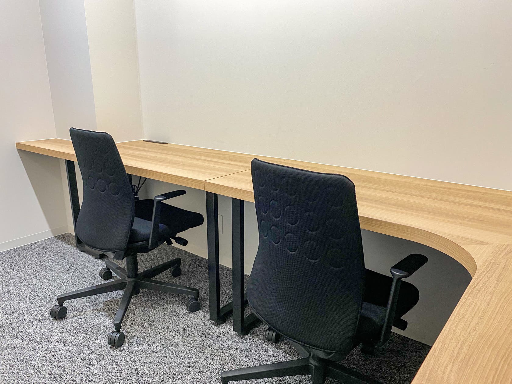 【高田馬場駅徒歩3分】広々2人用ワークスペース🌼Wi-Fi完備🌼✨共同作業/会議/テレワーク/勉強などに✨ の写真3