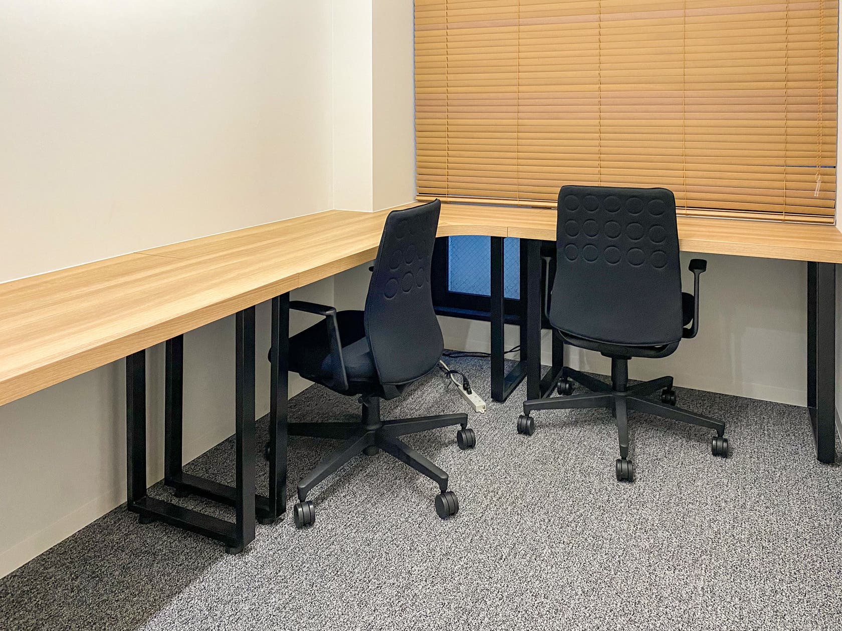 【高田馬場駅徒歩3分】広々2人用ワークスペース🌼Wi-Fi完備🌼✨共同作業/会議/テレワーク/勉強などに✨ の写真2