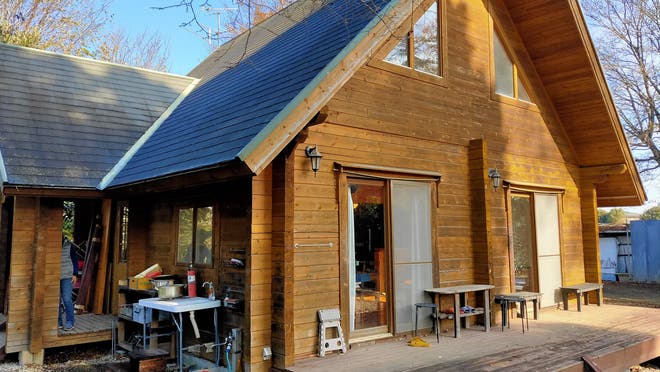 プライベートに使えるログハウスと庭の写真3